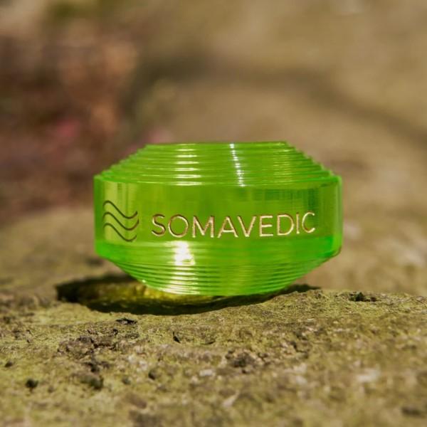 サイズ：縦34ｍｍ　厚さ18ｍｍ素材：ガラスメーカー：AxisMundi株式会社【ご注意】ポータブルボタンはソマヴェディックではありません。ソマヴェディックと同じ効果はございません。●効果範囲は最大、半径３ｍです。コート、カバンなどにつける...