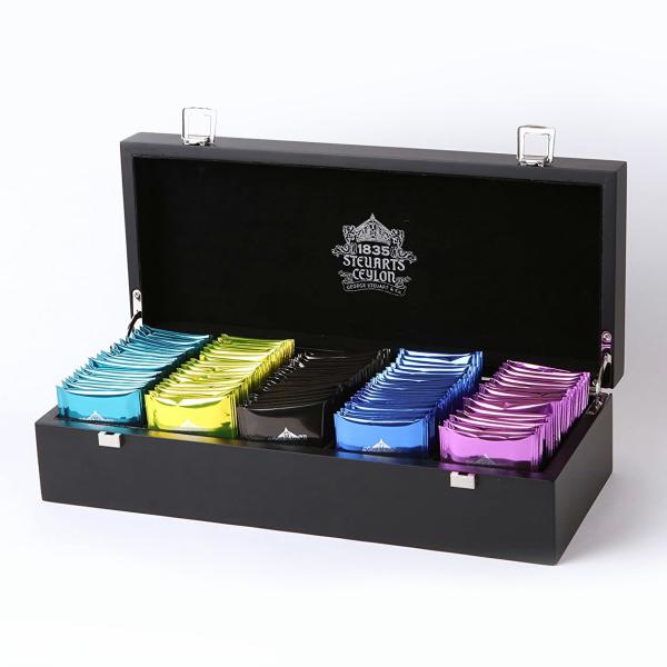 サイズ:高さ22cm×奥行42cm×幅20cm内容量:5種類×20袋原材料:紅茶原産地:スリランカ　（スリランカ産茶葉100％使用）ギフト・プレゼントにおすすめ！上質感ある木製ギフトボックスに5種類の紅茶を20袋ずつ入っています。航空会社の...