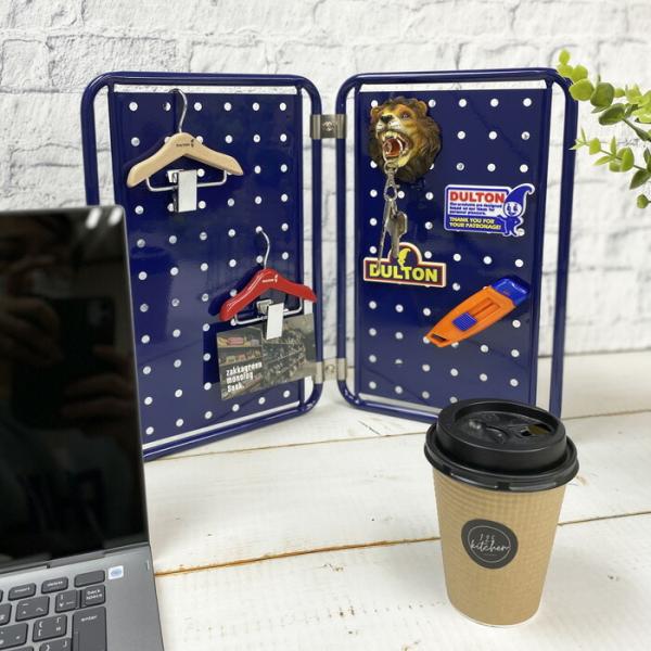 サイズ:H.300mm W.200mm D.10mm×2pcs穴のサイズ / 直径5mm材質:スチール(粉体塗装)、ステンレス付属品:ジョイント×2setガレージや作業場、店舗のディスプレイ時には欠かせないペグボードを、卓上サイズに仕上げま...