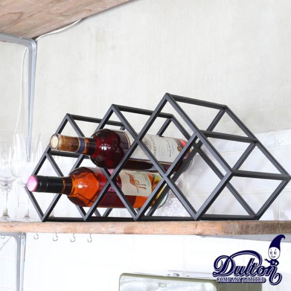 サイズ:約 幅56×奥行16×高さ21.5（cm）素材:アイアン生産国:中国製注意事項:ボトルの形状、サイズによってはご使用できない場合があります備考:アンティークの風合いを出すための加工（色ムラ・サビ加工）が手や衣服、一部の設置場所に付着...