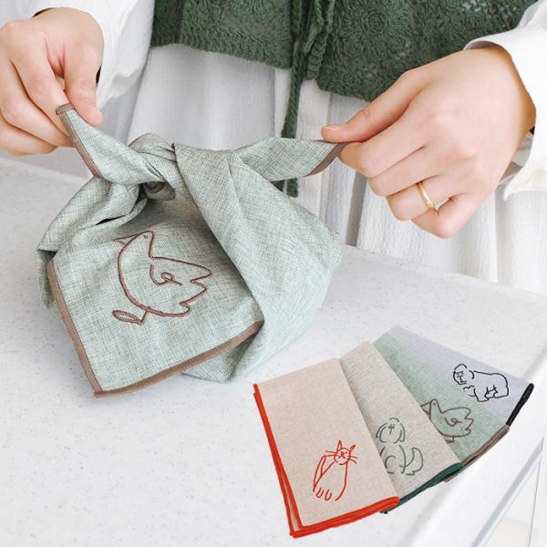 Doodle LUNCH CLOTH落書きのような可愛い動物たちの刺繍がポイントのランチクロス。お弁当箱を包物はもちろん、ランチョンマットとして敷くのにも十分大きさです。製品仕様サイズ 本体サイズ：W45xH45cm　素材 本体＝ポリエステ...