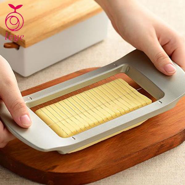 サイズ:約 幅23×奥行10×高さ2（cm）内容量:1個材質:本体枠：アルミニウム合金 （シリコン樹脂塗装） ワイヤー：18-8ステンレス、リベット：アルミニウム生産国:日本製備考:※食器洗い乾燥機使用不可。※冷蔵庫から取り出したばかりの硬...