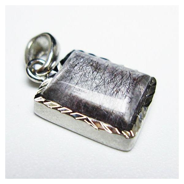 【スーパーセブン】スーパーセブンは、７種類の鉱物が一つの石に内包されているという特殊な石です。 種類は、水晶、アメジスト、カコクセナイト、レピドクロサイト、ゲーサイト、ルチルクォーツ、スモーキークォーツの七つ。スーパーセブンは内包される鉱物...