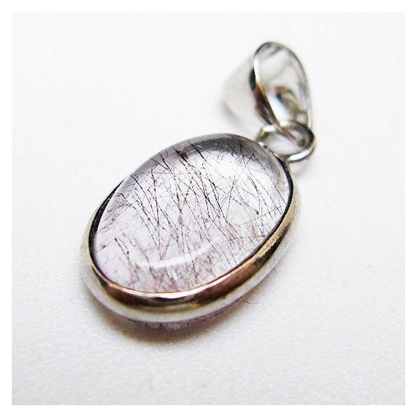 【スーパーセブン】スーパーセブンは、７種類の鉱物が一つの石に内包されているという特殊な石です。 種類は、水晶、アメジスト、カコクセナイト、レピドクロサイト、ゲーサイト、ルチルクォーツ、スモーキークォーツの七つ。スーパーセブンは内包される鉱物...