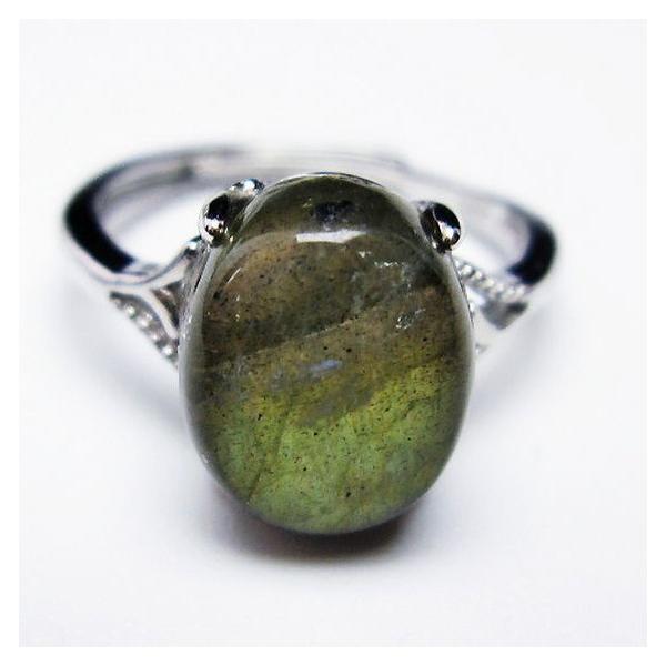 【ラブラドライト】ラブラドライトは神経を研ぎ澄まし眠れる潜在能力を引き出し、自信を回復させてくれるといわれております。 また落ち込みや怒り、ストレスなどの抑圧されたマイナスエネルギーの感情を解き放ち深い癒しをも与えるようです。太陽と月の陰陽...