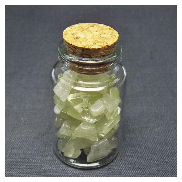 【リビアングラス（イエローモルダバイト）】リビアングラスはエジプトの砂漠から採れる天然ガラスです。モルダバイトの仲間といえばわかりやすいですね。イエローカラーの天然ガラスは世界で唯一リビア砂漠でしか産出されない稀少石です。色は淡い黄色系が特...