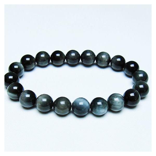 【タイガーアイ（虎目石）】タイガーアイは角閃石の一種のクロシドライト（青石綿）に石英が染み込んで酸化し、茶色や黄金色になったものです。研磨すると光の当たり具合によってシャトヤンシー効果（キャッツアイ効果）が見られますが、その様子が虎の眼に見...