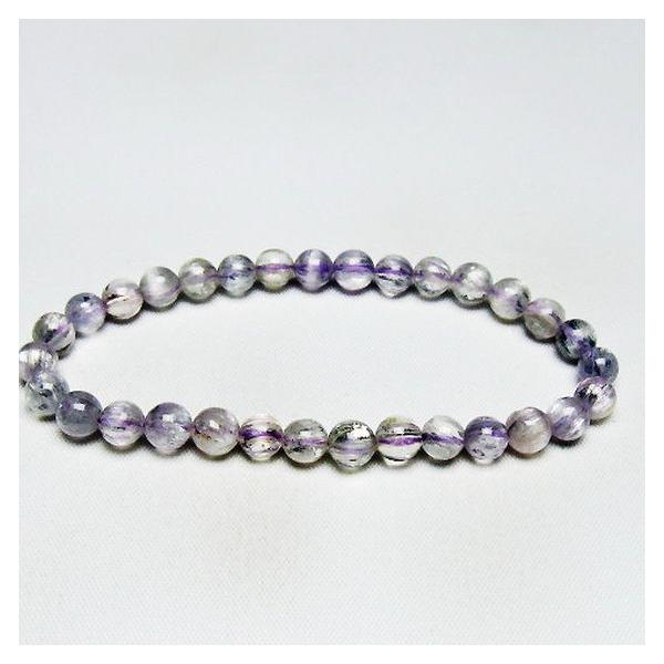 【クンツァイト（スポデューメン）】クンツァイトはほんのり紫がかった上品なライラックピンクの石です。鉱物的にはスポデューメンと呼ばれます。緑色系のものはヒデナイトと呼ばれます。スポデューメンにはこの他にも、無色、グレー、黄色など様々な色があり...