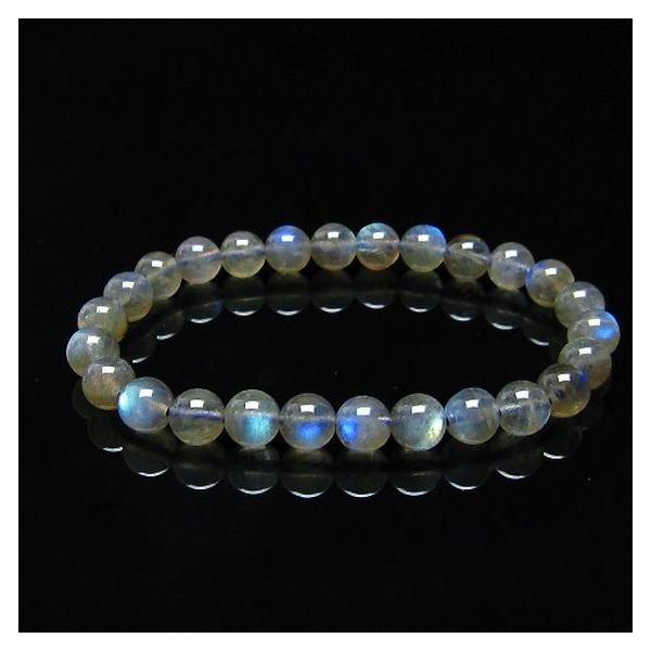 【ラブラドライト】ラブラドライトは神経を研ぎ澄まし眠れる潜在能力を引き出し、自信を回復させてくれるといわれております。 また落ち込みや怒り、ストレスなどの抑圧されたマイナスエネルギーの感情を解き放ち深い癒しをも与えるようです。太陽と月の陰陽...