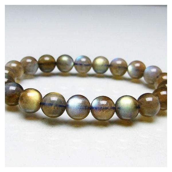 【ラブラドライト】ラブラドライトは神経を研ぎ澄まし眠れる潜在能力を引き出し、自信を回復させてくれるといわれております。 また落ち込みや怒り、ストレスなどの抑圧されたマイナスエネルギーの感情を解き放ち深い癒しをも与えるようです。太陽と月の陰陽...