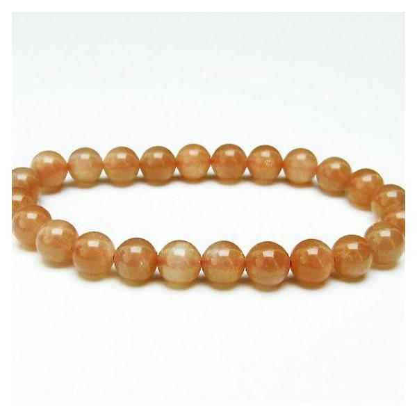 【ムーンストーン（月長石）】ムーンストーンは長石の一種で正長石（オーソクレース）を主としアルバイト（曹長石）成分を含んでいます。そのために美しいシラー効果が確認できます。乳白色や半透明のものが一般的ですが、他にも青やオレンジ等の様々な色が確...