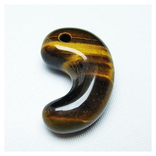 【タイガーアイ（虎目石）】タイガーアイは角閃石の一種のクロシドライト（青石綿）に石英が染み込んで酸化し、茶色や黄金色になったものです。研磨すると光の当たり具合によってシャトヤンシー効果（キャッツアイ効果）が見られますが、その様子が虎の眼に見...