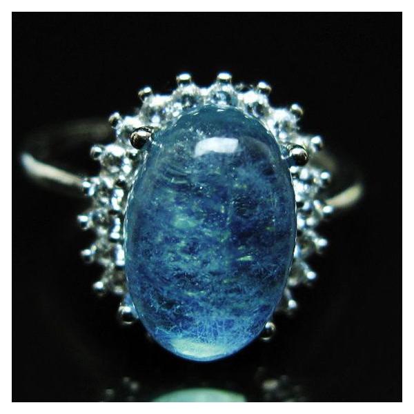 【アクアマリン（藍玉）】アクアマリンは海の精の宝物という伝承が残るベリルの一種です。名前が水と海を表すように、古くは海難防止の航海のお守りとして重宝されてきましたが、現在は「幸せな結婚を象徴する石」として大変な人気ぶりです。夫婦愛を高め、恋...