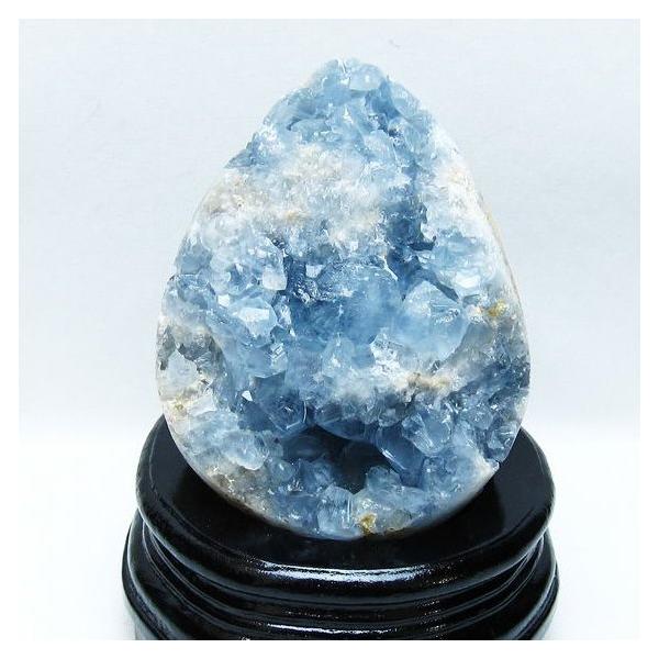 【セレスタイト（天青石）】セレスタイトは空の色ような透明感のある青が特徴的な石です。非常に柔らかく脆い石ですので、アクセサリーとしては加工が難しいため、インテリア用の原石や加工品が多く流通しています。セレスタイトは天を創造させる色合いに清浄...