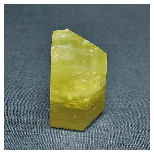 【シトリン】シトリンクォーツは富と繁栄をもたらす幸運の石として、古くから大切にされてきた黄色い水晶です。太陽を象徴するともされるシトリンは、明るくはつらつとしたエネルギーを持つとされています。シトリンは商売をしている人に特にお勧めです。周囲...