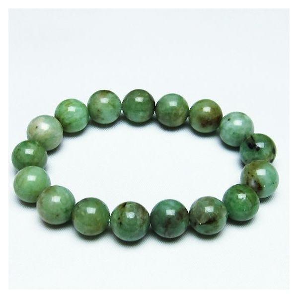 【エメラルド（翠玉）】エメラルドは柔らかさと爽やかさを兼ね備えた、美しい緑の石です。ベリル（緑柱石）の一種となります。古来は紀元前4000年前のバビロニアで使用されていた歴史を持つ石で、今も多くの人々に愛用され続けています。世界四大宝石の一...