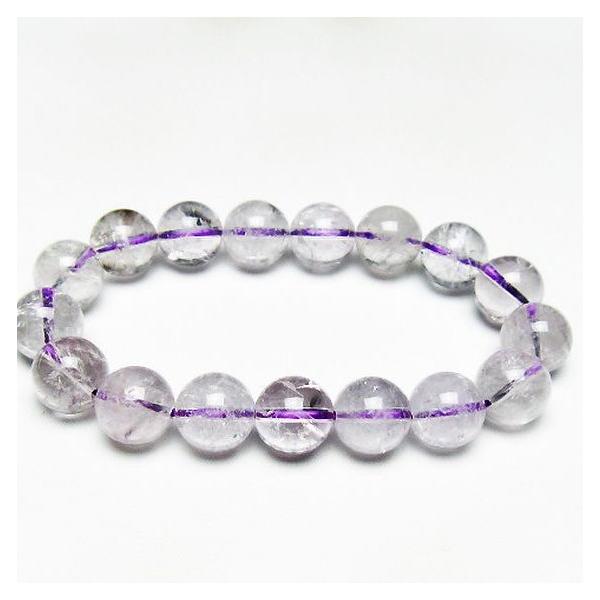 【アメジストクォーツ（紫水晶）】アメジストは透き通った美しい紫の色をした水晶です。はるか昔より紫は高貴な色とされ、様々な宗教儀式に用いられ、皇族にも愛用された水晶です。アメジストは非常に魔よけのパワーが強いといわれ、邪気を散らし、霊的なもの...