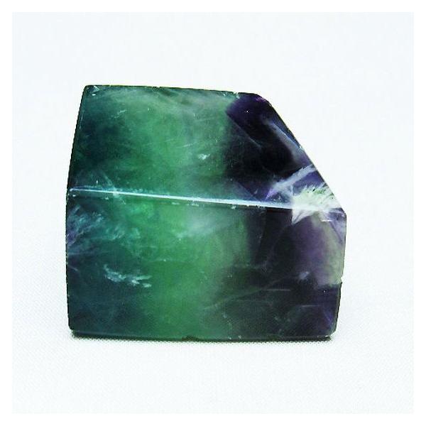 【フローライト（蛍石）】フローライトはハロゲン化鉱物の一種。紫外線や熱を加えると蛍光現象がみられることから、和名は蛍石といいます。様々な色が存在し、グリーン、パープル、ブルー等があり、ミックスカラーのものはレインボーフローライトと呼ばれます...