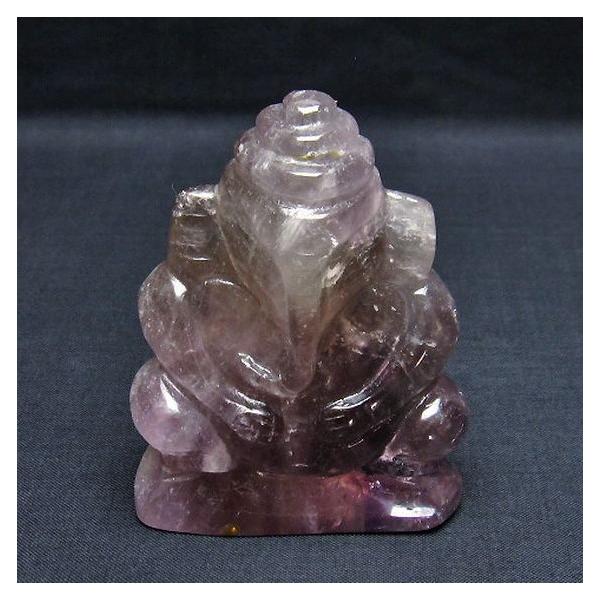 【アメジストクォーツ（紫水晶）】アメジストは透き通った美しい紫の色をした水晶です。はるか昔より紫は高貴な色とされ、様々な宗教儀式に用いられ、皇族にも愛用された水晶です。アメジストは非常に魔よけのパワーが強いといわれ、邪気を散らし、霊的なもの...