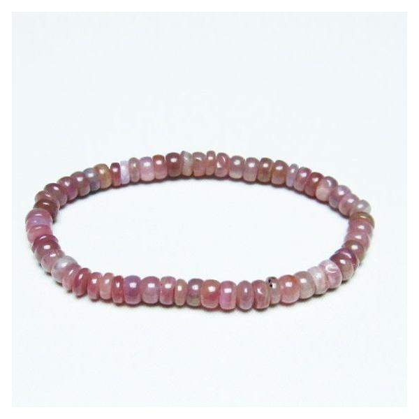 【ルビー（紅玉）】ルピーは情熱の赤が美しい宝石としてもあまりに有名な石です。コランダム（鋼玉）という鉱物の一種で、クロムが入ることにより赤色に発色します。赤のバリエーションは様々で、ピンクから濃い赤まであり、最高級のものはピジョンブラッド（...