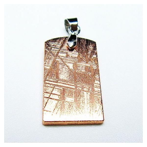 【ギベオン】ギベオンは、鉄質隕石の一種であり独特の幾何学模様が刻まれていることが特徴で、アフリカのナミビアで産出されたものを指します。その模様はウィドマンシュテッテン構造と呼ばれ、鉄とニッケルに起因しているものとされています。4億5千万年前...