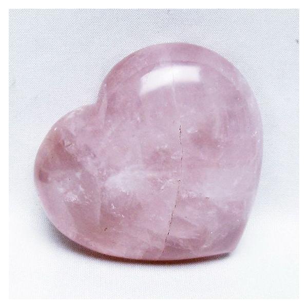 【ローズクォーツ】ローズクォーツは柔らかい優しいピンクの水晶です。アルミニウムや酸化チタンなどの結晶を含むためにピンク色になると考えられています。これらの微細な結晶が分散しているため、石全体の透明度が低く、濁っていたりひびがあります。高品質...