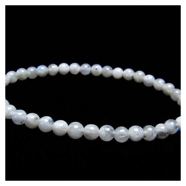 【ムーンストーン（月長石）】ムーンストーンは長石の一種で正長石（オーソクレース）を主としアルバイト（曹長石）成分を含んでいます。そのために美しいシラー効果が確認できます。乳白色や半透明のものが一般的ですが、他にも青やオレンジ等の様々な色が確...