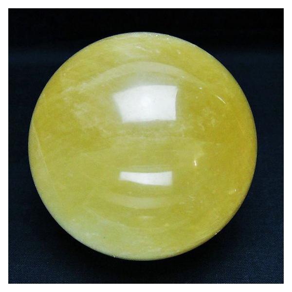 【カルサイト（方解石）】カルサイトは炭酸塩鉱物の一種で、複屈折（方解石を通して向こう側を見ると線などが二重に見える光学的特徴）を起こす石です。水晶と並びポピュラーな石と言えるでしょう。カラーバリエーションは蜜色のハニーカルサイトを始め様々に...