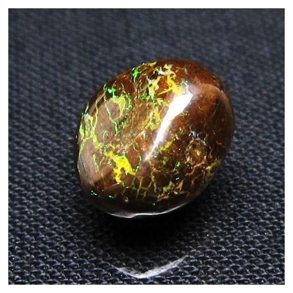 【オパール】オパールは数ある石の中でも非常に明るいエネルギ―を持つ、幸運の石です。オパールの持つ独特の光は自由なエネルギーを象徴します。創造性を高め、内面の隠れた才能を引き出す力に優れる為、アーティストなどクリエイティブなことをしている方に...