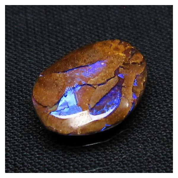 【オパール】オパールは数ある石の中でも非常に明るいエネルギ―を持つ、幸運の石です。オパールの持つ独特の光は自由なエネルギーを象徴します。創造性を高め、内面の隠れた才能を引き出す力に優れる為、アーティストなどクリエイティブなことをしている方に...