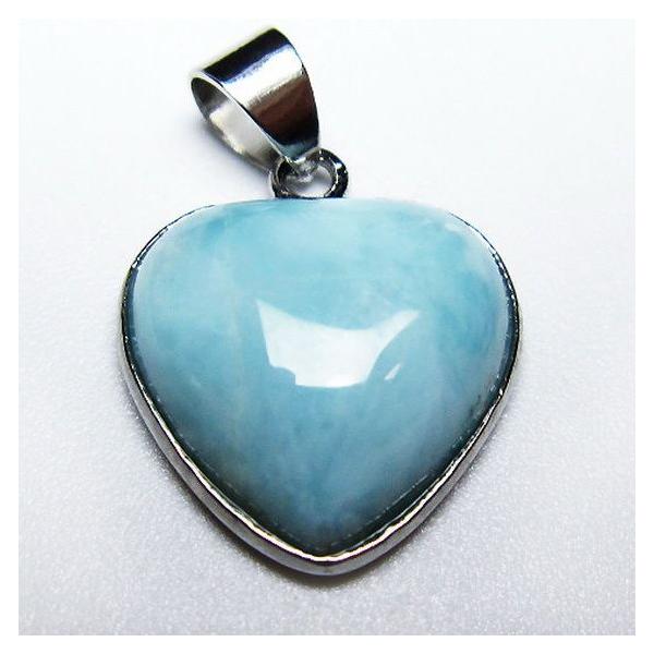 【ラリマー（ブルーペクトライト）】ラリマーはカリブ海の空と雲のような綺麗な空色の「愛と平和」の石です。その穏やかな波のような模様や色合いで、最近では有名人も愛用するくらいの人気を博しています。唯一ドミニカ共和国のみで産出される世界三大ヒーリ...