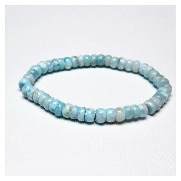 【ラリマー（ブルーペクトライト）】ラリマーはカリブ海の空と雲のような綺麗な空色の「愛と平和」の石です。その穏やかな波のような模様や色合いで、最近では有名人も愛用するくらいの人気を博しています。唯一ドミニカ共和国のみで産出される世界三大ヒーリ...