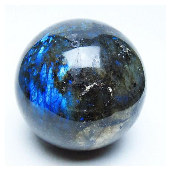 【ラブラドライト】ラブラドライトは神経を研ぎ澄まし眠れる潜在能力を引き出し、自信を回復させてくれるといわれております。 また落ち込みや怒り、ストレスなどの抑圧されたマイナスエネルギーの感情を解き放ち深い癒しをも与えるようです。太陽と月の陰陽...