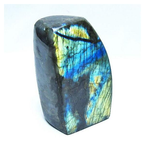 【ラブラドライト】ラブラドライトは神経を研ぎ澄まし眠れる潜在能力を引き出し、自信を回復させてくれるといわれております。 また落ち込みや怒り、ストレスなどの抑圧されたマイナスエネルギーの感情を解き放ち深い癒しをも与えるようです。太陽と月の陰陽...