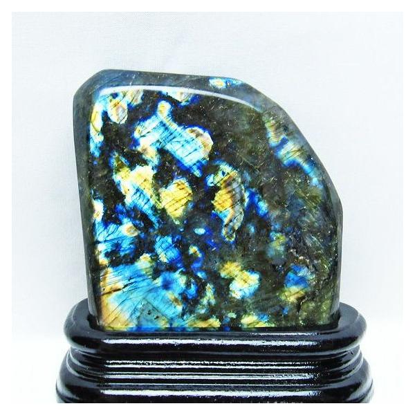 【ラブラドライト】ラブラドライトは神経を研ぎ澄まし眠れる潜在能力を引き出し、自信を回復させてくれるといわれております。 また落ち込みや怒り、ストレスなどの抑圧されたマイナスエネルギーの感情を解き放ち深い癒しをも与えるようです。太陽と月の陰陽...