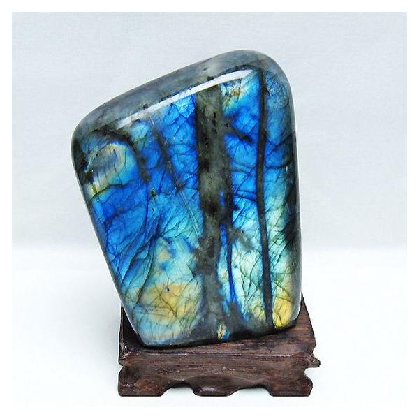 【ラブラドライト】ラブラドライトは神経を研ぎ澄まし眠れる潜在能力を引き出し、自信を回復させてくれるといわれております。 また落ち込みや怒り、ストレスなどの抑圧されたマイナスエネルギーの感情を解き放ち深い癒しをも与えるようです。太陽と月の陰陽...