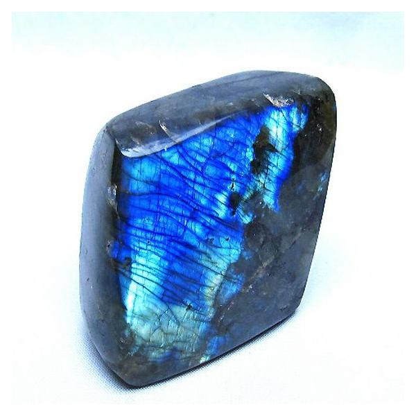 【ラブラドライト】ラブラドライトは神経を研ぎ澄まし眠れる潜在能力を引き出し、自信を回復させてくれるといわれております。 また落ち込みや怒り、ストレスなどの抑圧されたマイナスエネルギーの感情を解き放ち深い癒しをも与えるようです。太陽と月の陰陽...