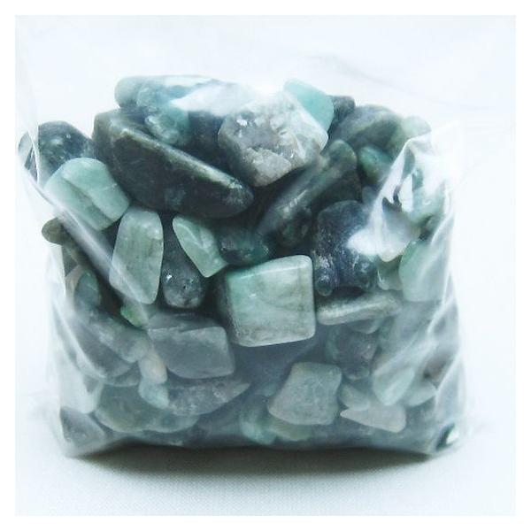 【エメラルド（翠玉）】エメラルドは柔らかさと爽やかさを兼ね備えた、美しい緑の石です。ベリル（緑柱石）の一種となります。古来は紀元前4000年前のバビロニアで使用されていた歴史を持つ石で、今も多くの人々に愛用され続けています。世界四大宝石の一...