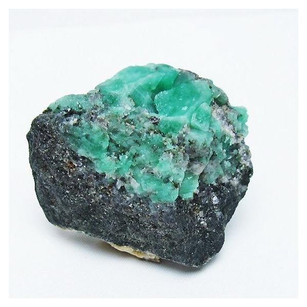 【エメラルド（翠玉）】エメラルドは柔らかさと爽やかさを兼ね備えた、美しい緑の石です。ベリル（緑柱石）の一種となります。古来は紀元前4000年前のバビロニアで使用されていた歴史を持つ石で、今も多くの人々に愛用され続けています。世界四大宝石の一...