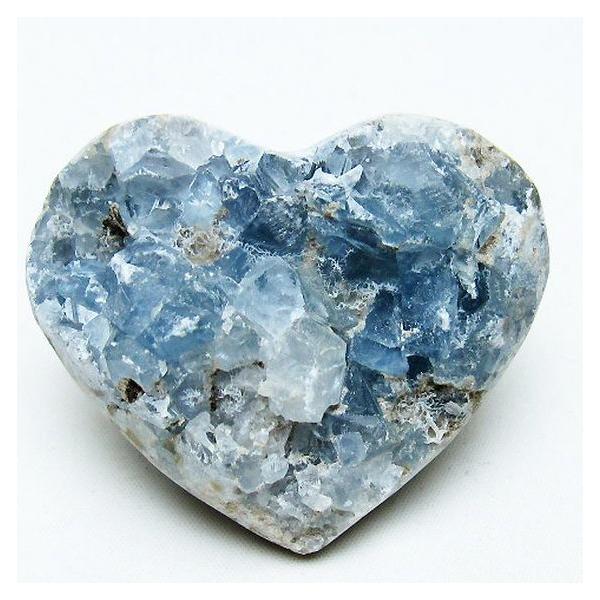 【セレスタイト（天青石）】セレスタイトは空の色ような透明感のある青が特徴的な石です。非常に柔らかく脆い石ですので、アクセサリーとしては加工が難しいため、インテリア用の原石や加工品が多く流通しています。セレスタイトは天を創造させる色合いに清浄...