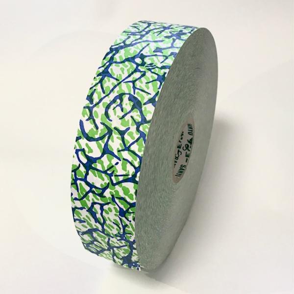 上質紙にマーブル模様を印刷したテープです。テープ裏面に、あらかじめ糊を塗布し乾燥させてあります。テープに水を浸すことで糊化させ帳票に貼付けることができます。仕様：ロール巻き、紙管内径50mm。サイズ：５０ｍｍｘ３６０ｍ