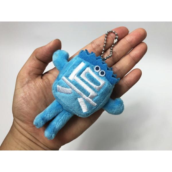 顔が、名前が、市名そのまま！広島県呉市のＰＲキャラクター「呉氏（くれし）」の掌サイズのミニマスコット。ボールチェーンが付いているので、バッグやポーチにつけてじゃんじゃんお出かけしちゃおう!いっぱい集めても可愛いよ！大きさ：呉氏全長約8cm