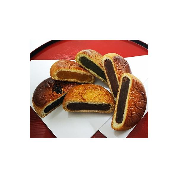 月寒あんぱん5種類、月寒あんぱんこしあん5個入、ツキサップあんぱん2種、月寒あんぱんゴールデンカムイの4つが入ったセットです。