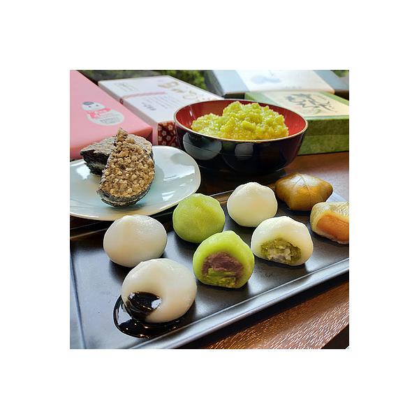 田むらの梅、ごま摺り団子をはじめとした人気商品をギフト用風呂敷で包みました。