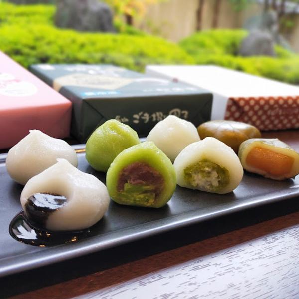 【発売日：2024年07月04日】田むらの梅、ごま摺り団子をはじめとした人気商品をギフト用風呂敷で包みました。