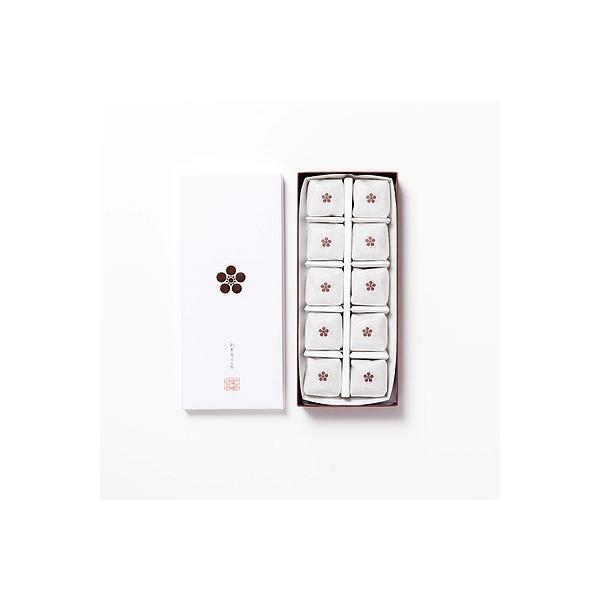 北海道十勝産小豆を使用し、丹念に練り上げたこしあんを薄皮で包んだ「ほどよい甘さで、後口の良い」一口サイズの饅頭です。