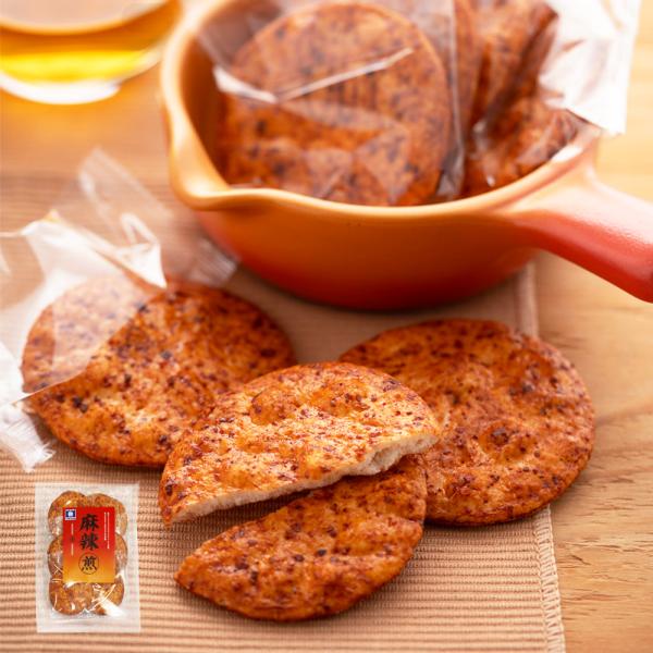 【発売日：2024年07月04日】奥深い辛さと花椒の爽やかな香りと痺れが堪能できる堅焼きせんべいです。