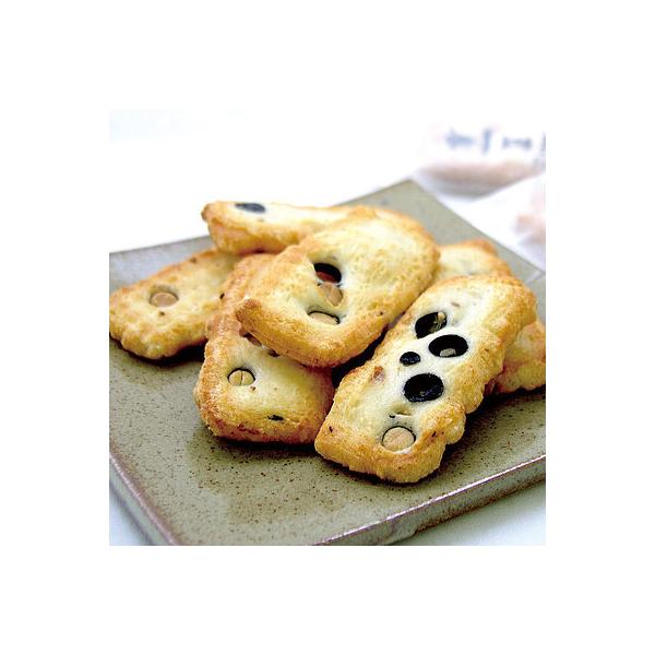 佐賀県産の「ひよくもち」を使用し、生地に丹波篠山産の黒大豆を入れて一枚、一枚丹念に焼き上げました。(約37枚入)