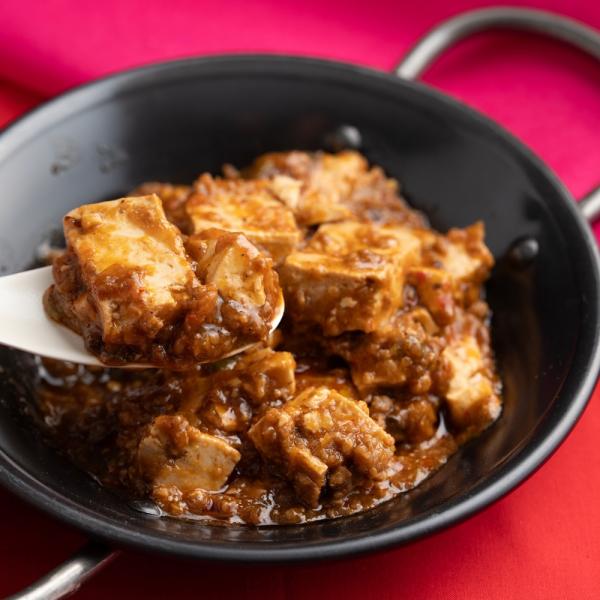 【発売日：2024年07月04日】国産豚挽肉に四川麻辣醤、花椒粉等を使い本格的な味を追求しました。温めると山椒の香りが広がります。