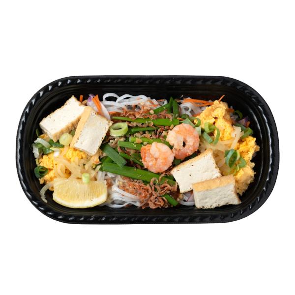 【発売日：2024年07月04日】エスニック感満載の多彩な調味料に梅肉等で酸味をプラス。炒め玉子や厚揚げとトッピングに加えたたくあんが味と食感のアクセントに。